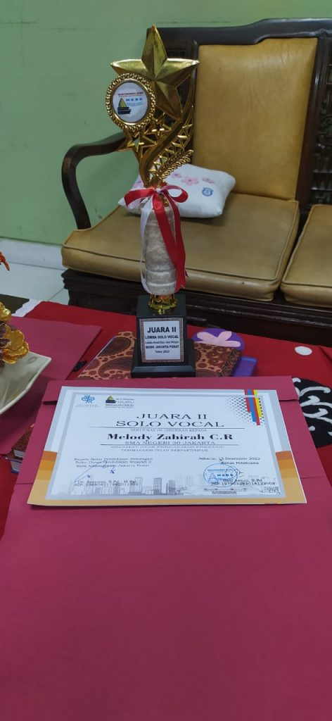 JUARA 2 SOLO VOCAL LOMBA KREATIVITAS SENI PELAJAR